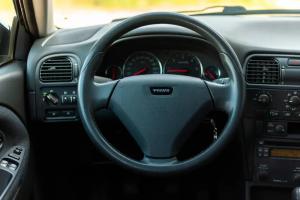 Melns Volvo V40 2004 Rīga, ar dzinēja tilpumu 1.90 L un nobraukumu 175 tūkst. km par 2495 €, foto 31 vietnē AUTOMOTO.COM.LV