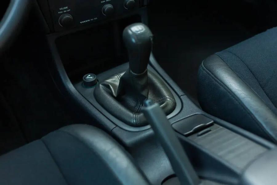 Melns Volvo V40 2004 Rīga, ar dzinēja tilpumu 1.90 L un nobraukumu 175 tūkst. km par 2495 €, foto 33 vietnē AUTOMOTO.COM.LV
