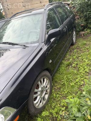 Black Volvo V40 2004 in Talsi, with an engine capacity of 1.90 L and mileage of 329 thousand km for 800 €, photo 4 on AUTOMOTO.COM.LV