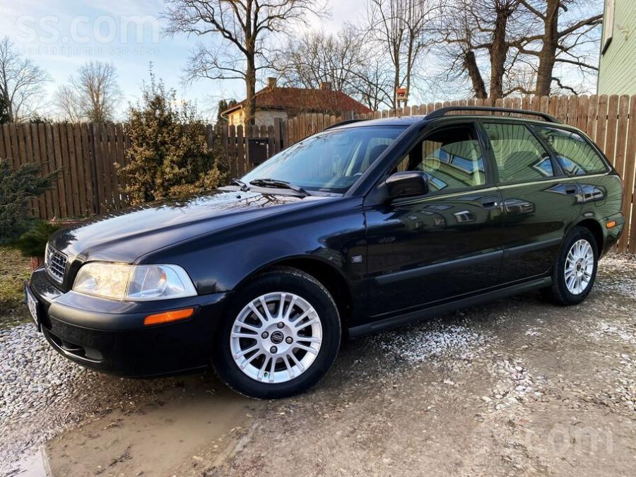 Black Volvo V40 2004 in Riga, with an engine capacity of 1.90 L and mileage of 330 thousand km for 1800 €, photo 3 on AUTOMOTO.COM.LV