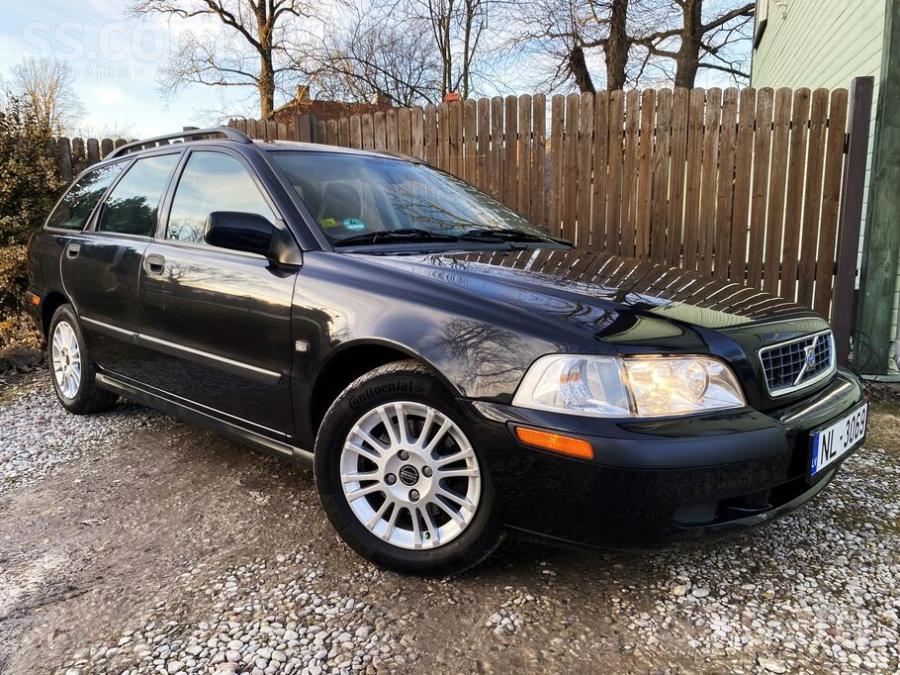 Black Volvo V40 2004 in Riga, with an engine capacity of 1.90 L and mileage of 330 thousand km for 1800 €, photo 4 on AUTOMOTO.COM.LV