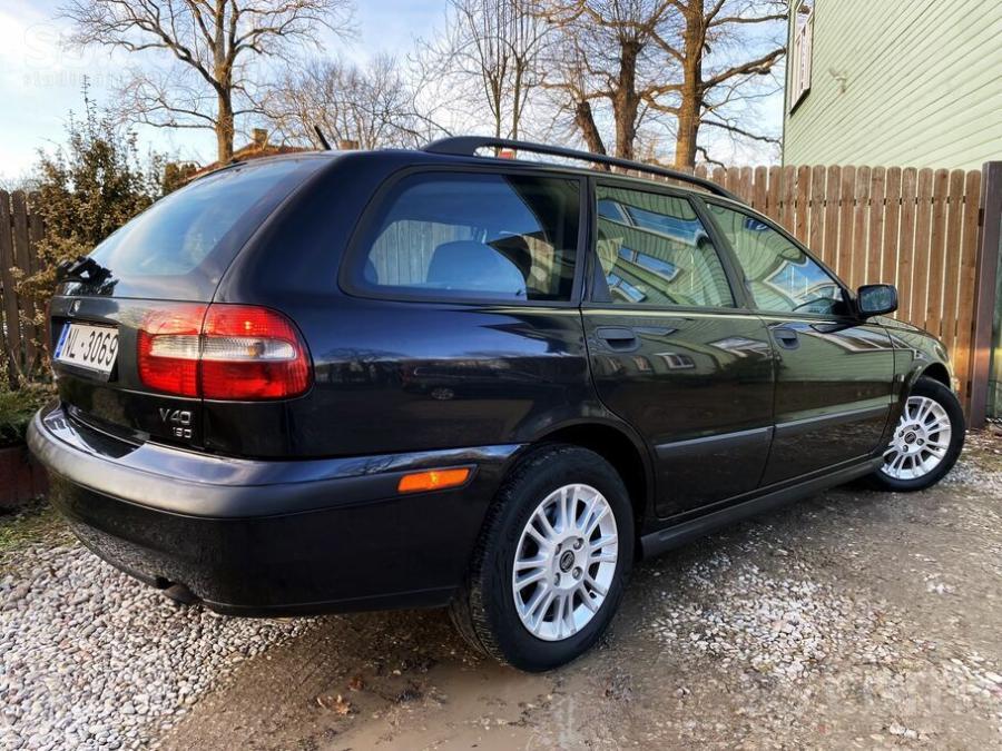 Black Volvo V40 2004 in Riga, with an engine capacity of 1.90 L and mileage of 330 thousand km for 1800 €, photo 8 on AUTOMOTO.COM.LV
