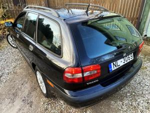 Black Volvo V40 2004 in Riga, with an engine capacity of 1.90 L and mileage of 330 thousand km for 1800 €, photo 9 on AUTOMOTO.COM.LV