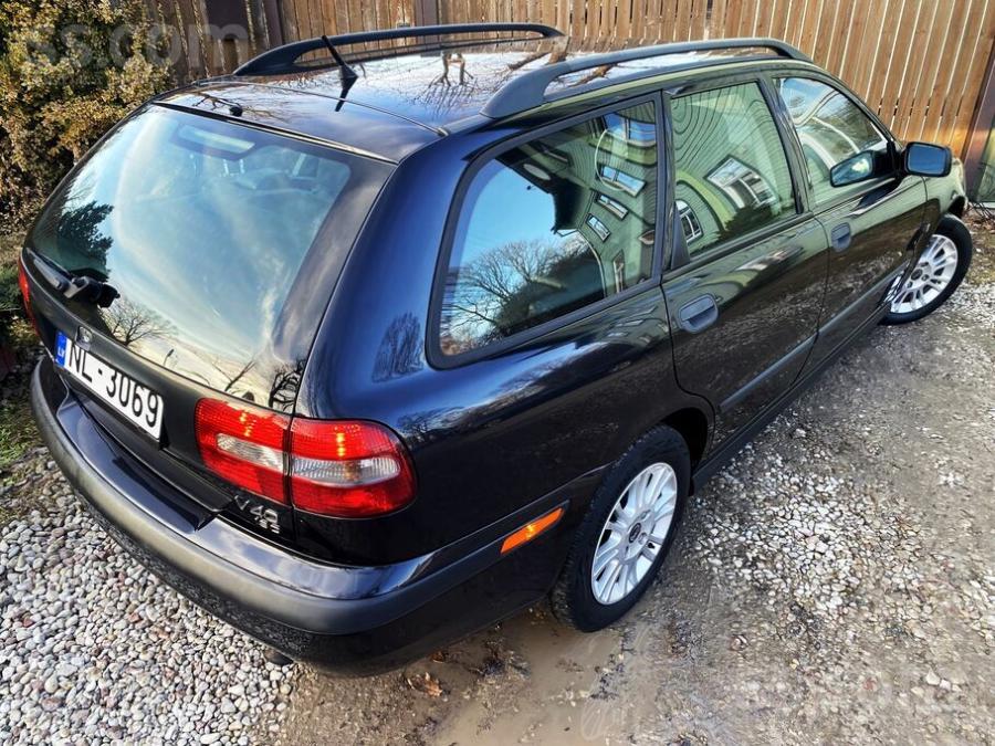 Black Volvo V40 2004 in Riga, with an engine capacity of 1.90 L and mileage of 330 thousand km for 1800 €, photo 10 on AUTOMOTO.COM.LV