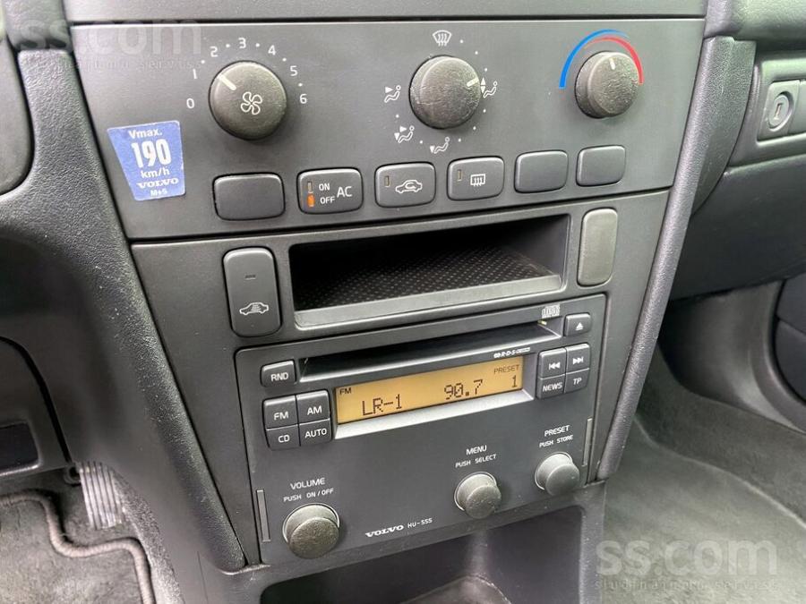 Black Volvo V40 2004 in Riga, with an engine capacity of 1.90 L and mileage of 330 thousand km for 1800 €, photo 19 on AUTOMOTO.COM.LV