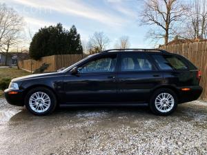 Black Volvo V40 2004 in Riga, with an engine capacity of 1.90 L and mileage of 330 thousand km for 1800 €, photo 24 on AUTOMOTO.COM.LV