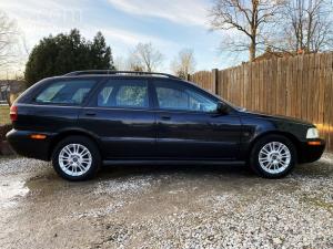 Black Volvo V40 2004 in Riga, with an engine capacity of 1.90 L and mileage of 330 thousand km for 1800 €, photo 25 on AUTOMOTO.COM.LV