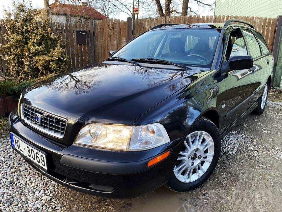 Black Volvo V40 2004 in Riga, with an engine capacity of 1.90 L and mileage of 330 thousand km for 1800 €, photo 32 on AUTOMOTO.COM.LV