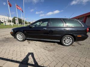 Black Volvo V40 2004 in Kaunas, with an engine capacity of 1.78 L and mileage of 216 thousand km for 1750 €, photo  on AUTOMOTO.COM.LV
