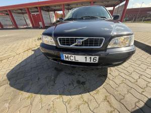 Black Volvo V40 2004 in Kaunas, with an engine capacity of 1.78 L and mileage of 216 thousand km for 1750 €, photo 7 on AUTOMOTO.COM.LV