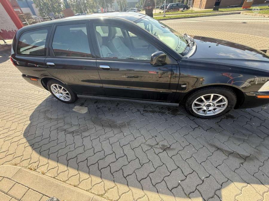 Black Volvo V40 2004 in Kaunas, with an engine capacity of 1.78 L and mileage of 216 thousand km for 1750 €, photo 14 on AUTOMOTO.COM.LV