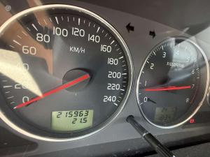 Black Volvo V40 2004 in Kaunas, with an engine capacity of 1.78 L and mileage of 216 thousand km for 1750 €, photo 15 on AUTOMOTO.COM.LV