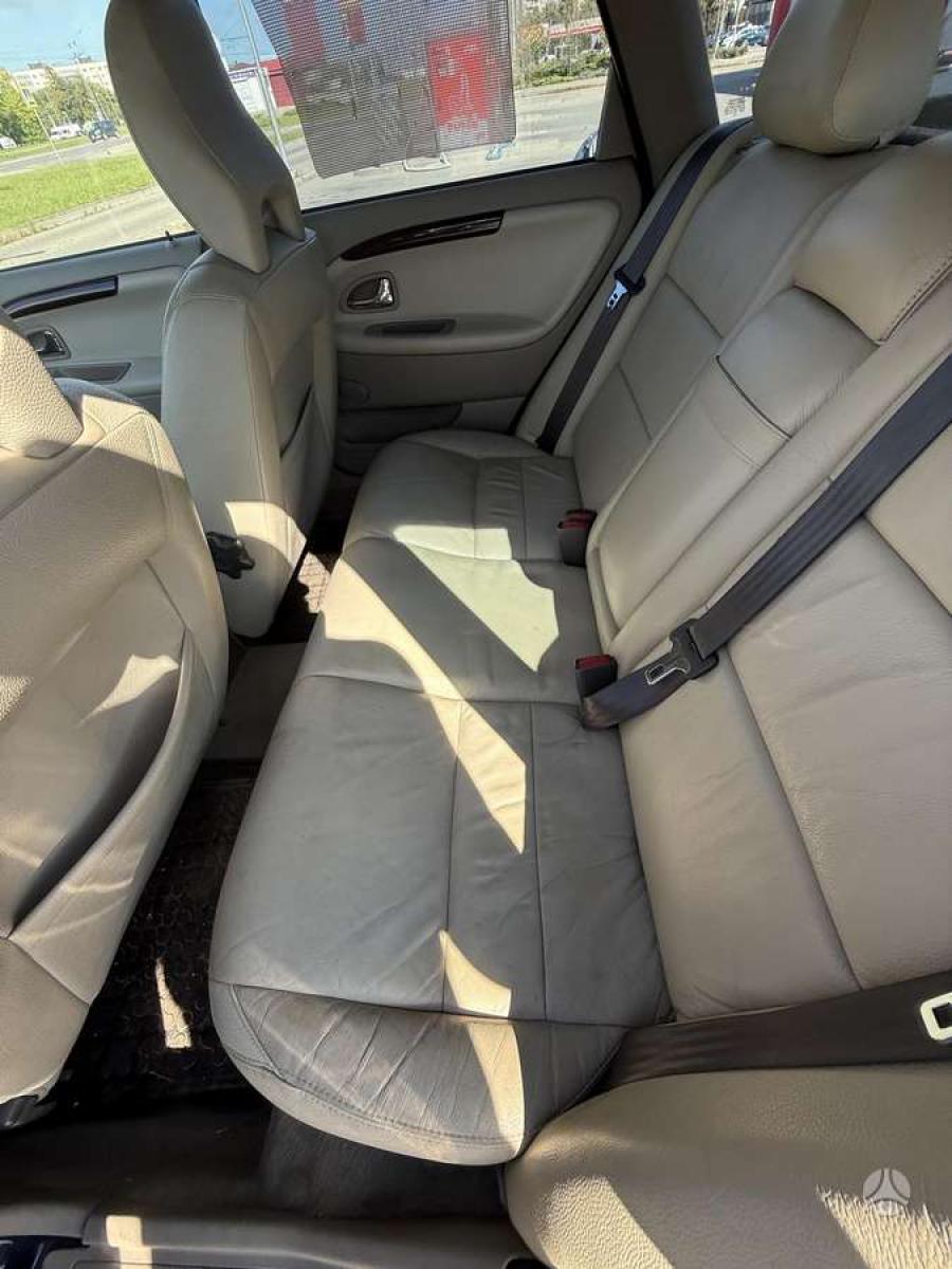 Black Volvo V40 2004 in Kaunas, with an engine capacity of 1.78 L and mileage of 216 thousand km for 1750 €, photo 20 on AUTOMOTO.COM.LV