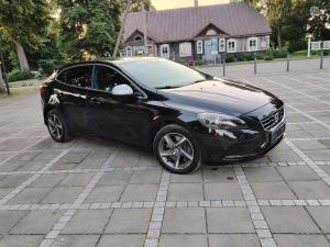Black Volvo V40 2012 in Raseiniai, with an engine capacity of 2.00 L and mileage of 284 thousand km for 6500 €, photo 3 on AUTOMOTO.COM.LV