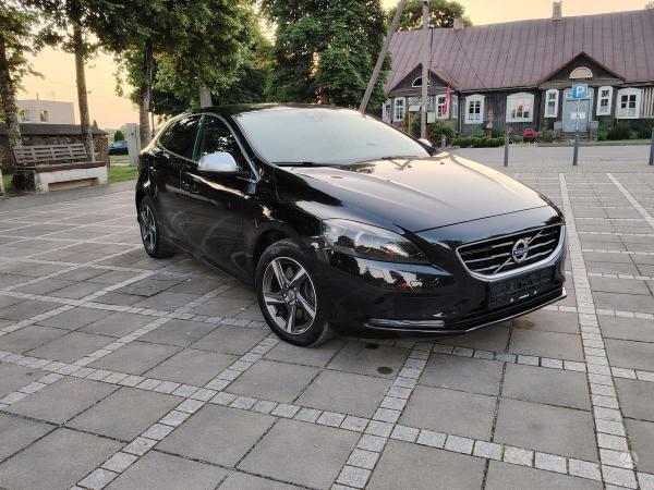 Melns Volvo V40 2012 Raseiniai, ar dzinēja tilpumu 2.00 L un nobraukumu 284 tūkst. km par 6500 €, foto 3 vietnē AUTOMOTO.COM.LV
