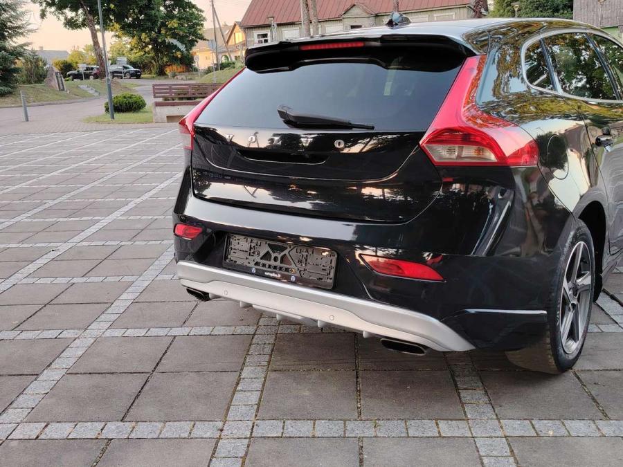 Black Volvo V40 2012 in Raseiniai, with an engine capacity of 2.00 L and mileage of 284 thousand km for 6500 €, photo 5 on AUTOMOTO.COM.LV