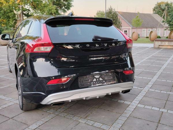 Melns Volvo V40 2012 Raseiniai, ar dzinēja tilpumu 2.00 L un nobraukumu 284 tūkst. km par 6500 €, foto 5 vietnē AUTOMOTO.COM.LV