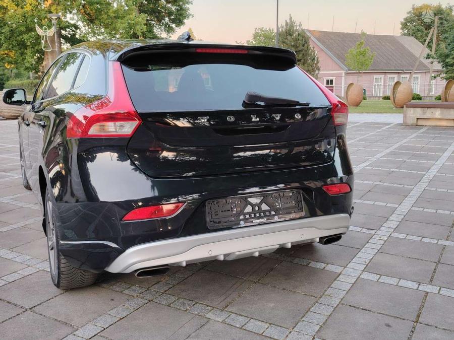 Black Volvo V40 2012 in Raseiniai, with an engine capacity of 2.00 L and mileage of 284 thousand km for 6500 €, photo 6 on AUTOMOTO.COM.LV
