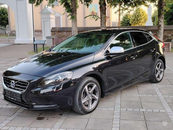 Melns Volvo V40 2012 Raseiniai, ar dzinēja tilpumu 2.00 L un nobraukumu 284 tūkst. km par 6500 €, foto 10 vietnē AUTOMOTO.COM.LV