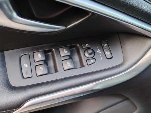 Black Volvo V40 2012 in Raseiniai, with an engine capacity of 2.00 L and mileage of 284 thousand km for 6500 €, photo 15 on AUTOMOTO.COM.LV