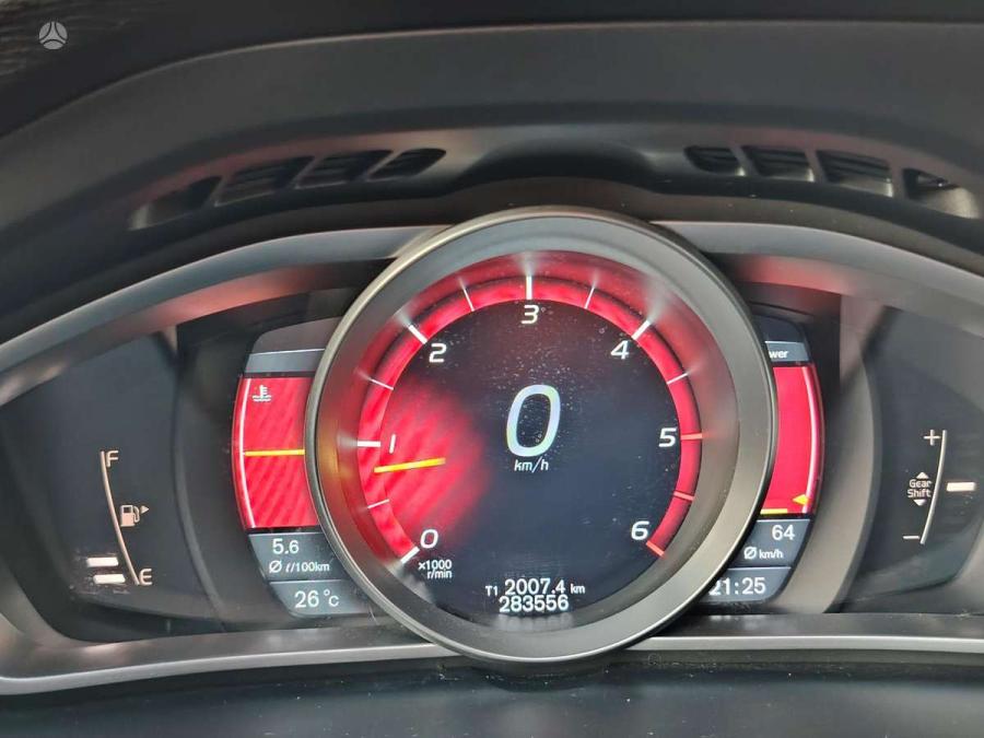 Black Volvo V40 2012 in Raseiniai, with an engine capacity of 2.00 L and mileage of 284 thousand km for 6500 €, photo 22 on AUTOMOTO.COM.LV