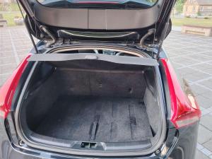 Black Volvo V40 2012 in Raseiniai, with an engine capacity of 2.00 L and mileage of 284 thousand km for 6500 €, photo 26 on AUTOMOTO.COM.LV