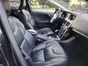 Black Volvo V40 2012 in Raseiniai, with an engine capacity of 2.00 L and mileage of 284 thousand km for 6500 €, photo 27 on AUTOMOTO.COM.LV