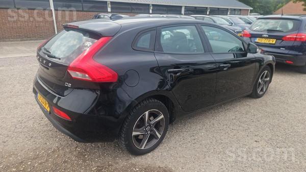 Melns Volvo V40 2012 Rīga, ar dzinēja tilpumu 1.60 L un nobraukumu 0 tūkst. km par 2794 €, foto 5 vietnē AUTOMOTO.COM.LV