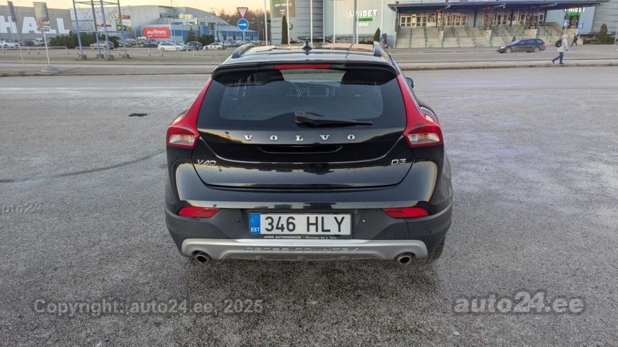 Black Volvo V40 2013 in Tallinn, with an engine capacity of 2.00 L and mileage of 258 thousand km for 7000 €, photo 4 on AUTOMOTO.COM.LV