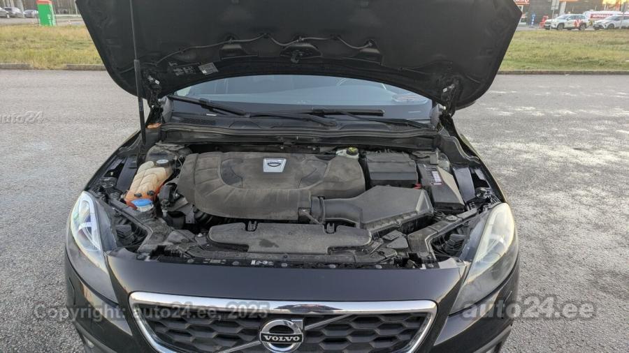 Black Volvo V40 2013 in Tallinn, with an engine capacity of 2.00 L and mileage of 258 thousand km for 7000 €, photo 5 on AUTOMOTO.COM.LV