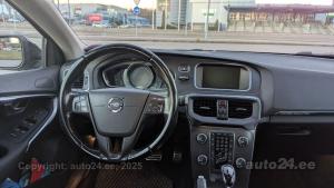 Black Volvo V40 2013 in Tallinn, with an engine capacity of 2.00 L and mileage of 258 thousand km for 7000 €, photo 6 on AUTOMOTO.COM.LV