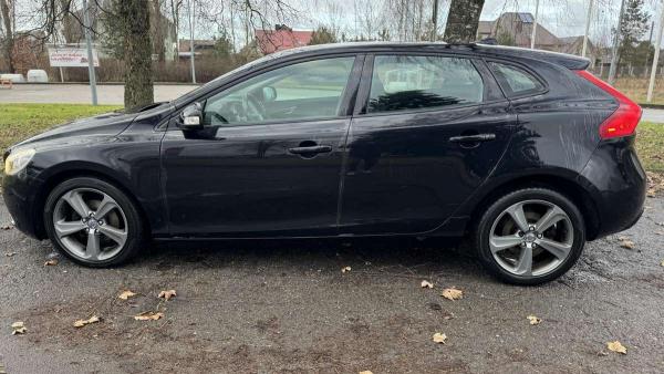 Черный Вольво В40 2013 в Таураге, объемом двигателя 1.56 л и пробегом 270 тыс. км за 4700 €, фото 4 на AUTOMOTO.COM.LV