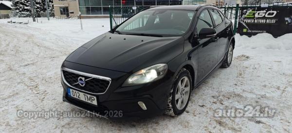 Black Volvo V40 2013 in Paide, with an engine capacity of 2.00 L and mileage of 356 thousand km for 7900 €, photo 2 on AUTOMOTO.COM.LV