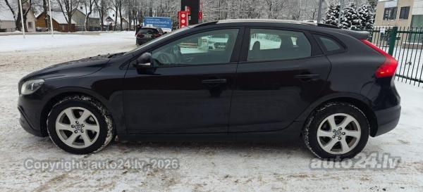 Black Volvo V40 2013 in Paide, with an engine capacity of 2.00 L and mileage of 356 thousand km for 7900 €, photo 3 on AUTOMOTO.COM.LV