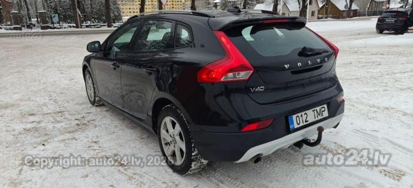 Black Volvo V40 2013 in Paide, with an engine capacity of 2.00 L and mileage of 356 thousand km for 7900 €, photo 4 on AUTOMOTO.COM.LV