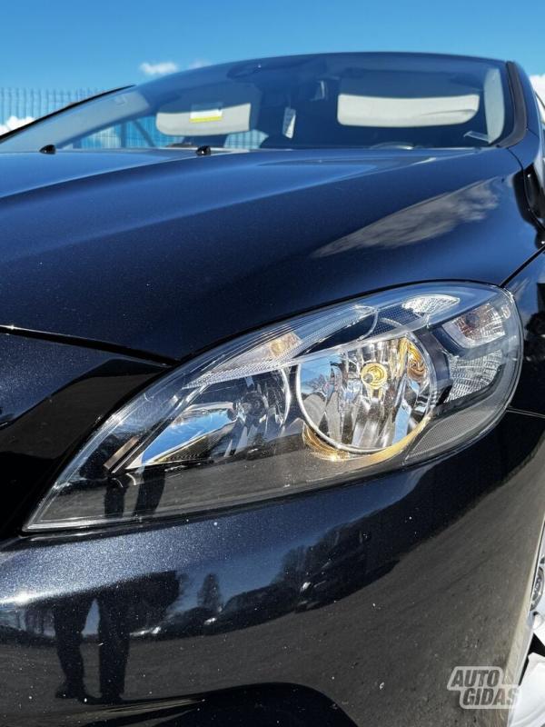 Black Volvo V40 2013 in Klaipeda, with an engine capacity of 1.60 L and mileage of 284 thousand km for 5750 €, photo 2 on AUTOMOTO.COM.LV