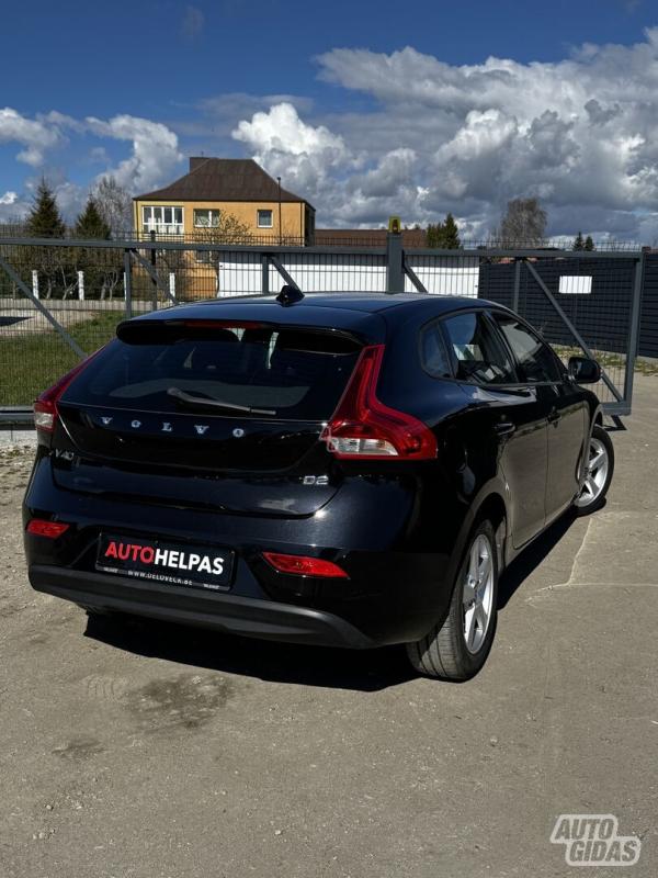 Black Volvo V40 2013 in Klaipeda, with an engine capacity of 1.60 L and mileage of 284 thousand km for 5750 €, photo 9 on AUTOMOTO.COM.LV