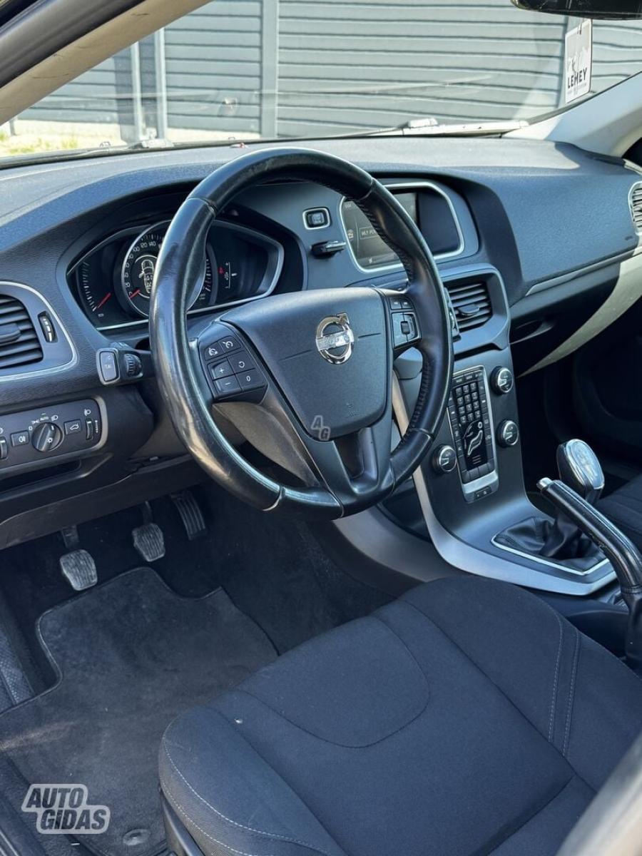 Melns Volvo V40 2013 Klaipėda, ar dzinēja tilpumu 1.60 L un nobraukumu 284 tūkst. km par 5750 €, foto 20 vietnē AUTOMOTO.COM.LV