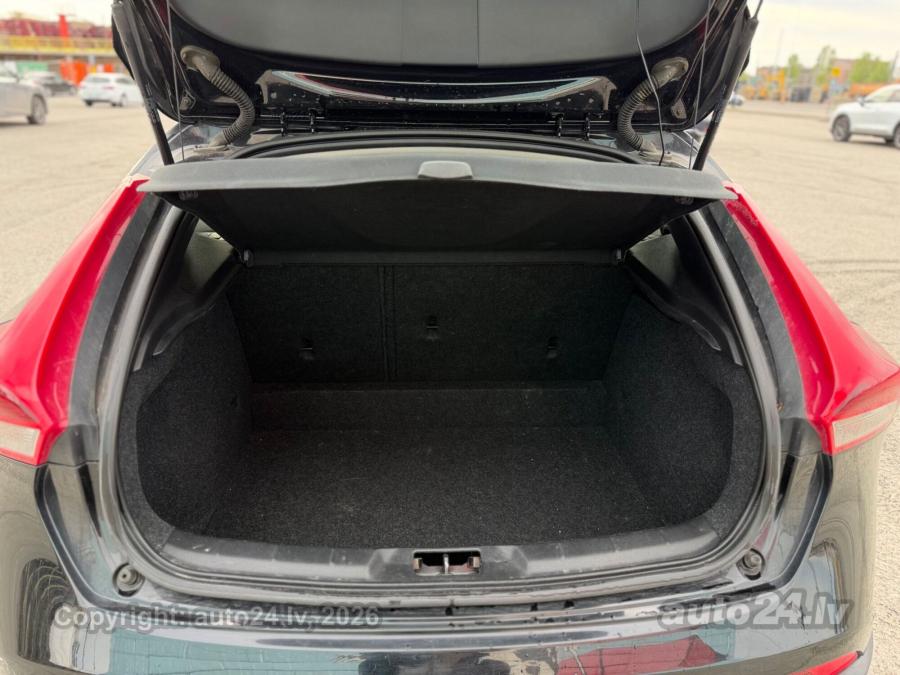 Melns Volvo V40 2013 Tallina, ar dzinēja tilpumu 1.60 L un nobraukumu 164 tūkst. km par 7999 €, foto 4 vietnē AUTOMOTO.COM.LV