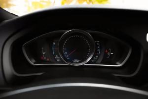 Черный Вольво В40 2013 в Елгава, объемом двигателя 2.00 л и пробегом 262 тыс. км за 8900 €, фото 12 на AUTOMOTO.COM.LV
