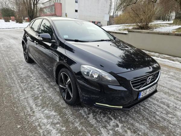 Black Volvo V40 2013 in Jekabpils, with an engine capacity of 1.60 L and mileage of 298 thousand km for 6490 €, photo 3 on AUTOMOTO.COM.LV