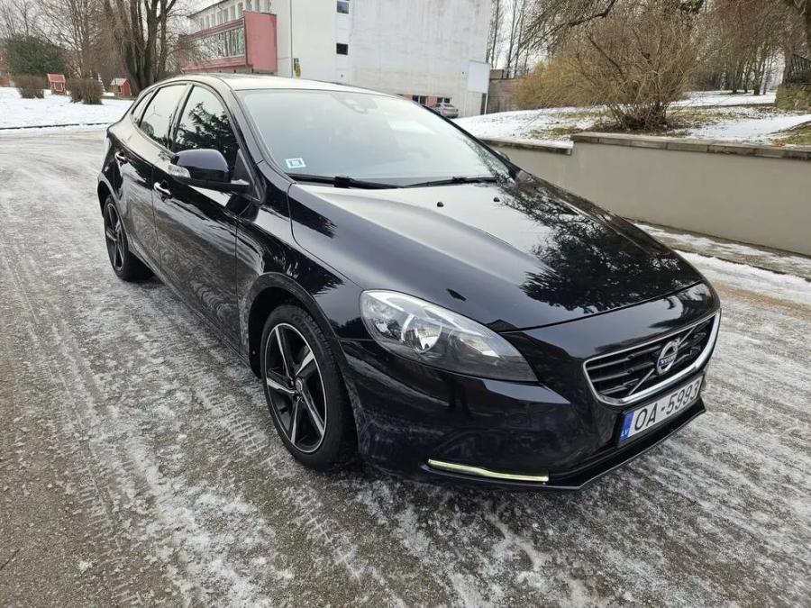 Черный Вольво В40 2013 в Екабпилс, объемом двигателя 1.60 л и пробегом 298 тыс. км за 6490 €, фото 4 на AUTOMOTO.COM.LV