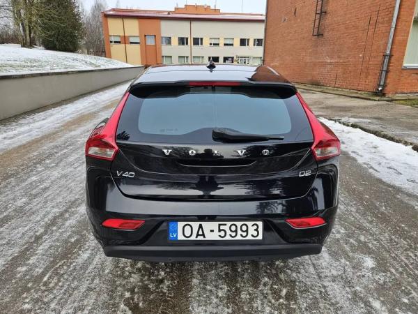 Black Volvo V40 2013 in Jekabpils, with an engine capacity of 1.60 L and mileage of 298 thousand km for 6490 €, photo 8 on AUTOMOTO.COM.LV