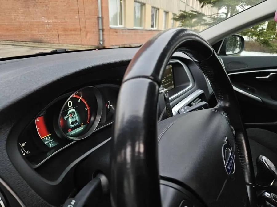 Черный Вольво В40 2013 в Екабпилс, объемом двигателя 1.60 л и пробегом 298 тыс. км за 6490 €, фото 14 на AUTOMOTO.COM.LV