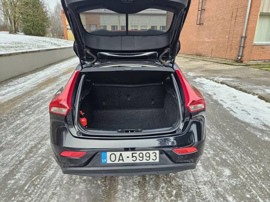 Черный Вольво В40 2013 в Екабпилс, объемом двигателя 1.60 л и пробегом 298 тыс. км за 6490 €, фото 18 на AUTOMOTO.COM.LV