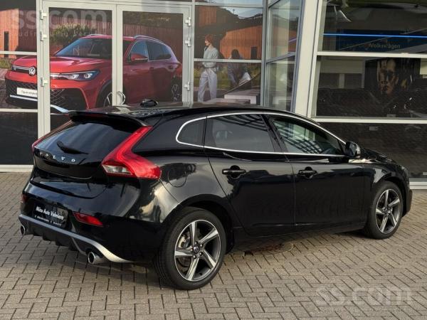 Volvo V40 2013 Valmiera vietnÄ Melns Volvo V40 2013 Valmiera, ar dzinÄja tilpumu 2.00 L un nobraukumu 149 tÅ«kst. km par 10400 ā¬, foto 7 vietnÄ AUTOMOTO.COM.LV