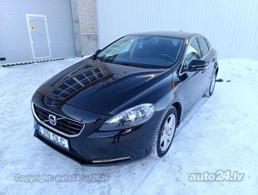 Black Volvo V40 2014 in Paide, with an engine capacity of 2.00 L and mileage of 286 thousand km for 7450 €, photo 1 on AUTOMOTO.COM.LV