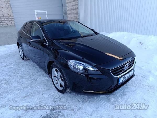 Black Volvo V40 2014 in Paide, with an engine capacity of 2.00 L and mileage of 286 thousand km for 7450 €, photo 2 on AUTOMOTO.COM.LV