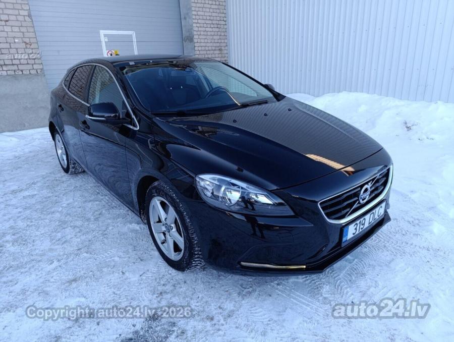 Black Volvo V40 2014 in Paide, with an engine capacity of 2.00 L and mileage of 286 thousand km for 7450 €, photo 2 on AUTOMOTO.COM.LV
