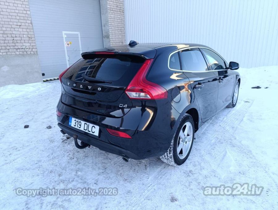 Black Volvo V40 2014 in Paide, with an engine capacity of 2.00 L and mileage of 286 thousand km for 7450 €, photo 4 on AUTOMOTO.COM.LV